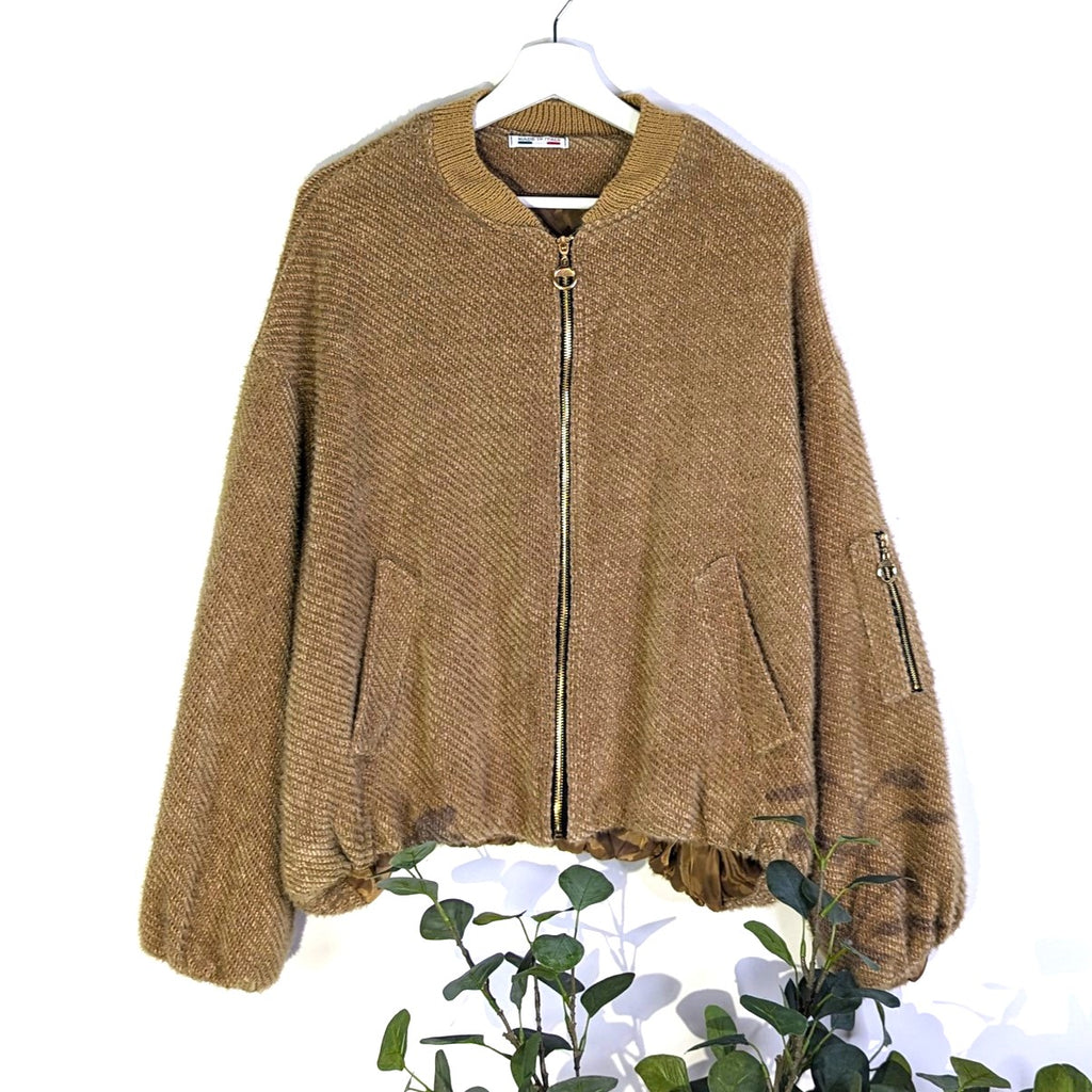 Super soft bomber jacket with pockets and golden zip element – Tempest ...