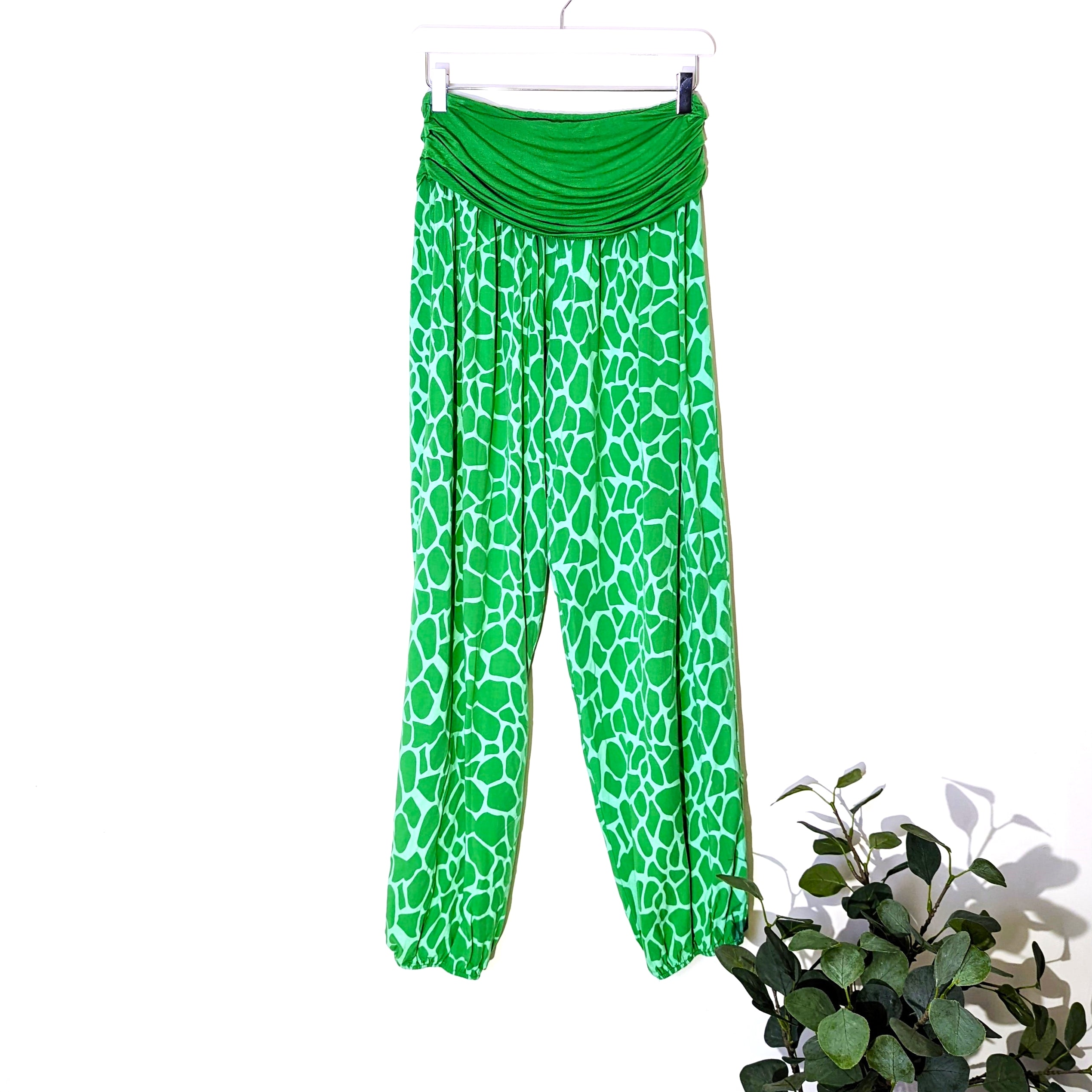 Giraffe print hareem style pants with stretchy waistband (O/S ...