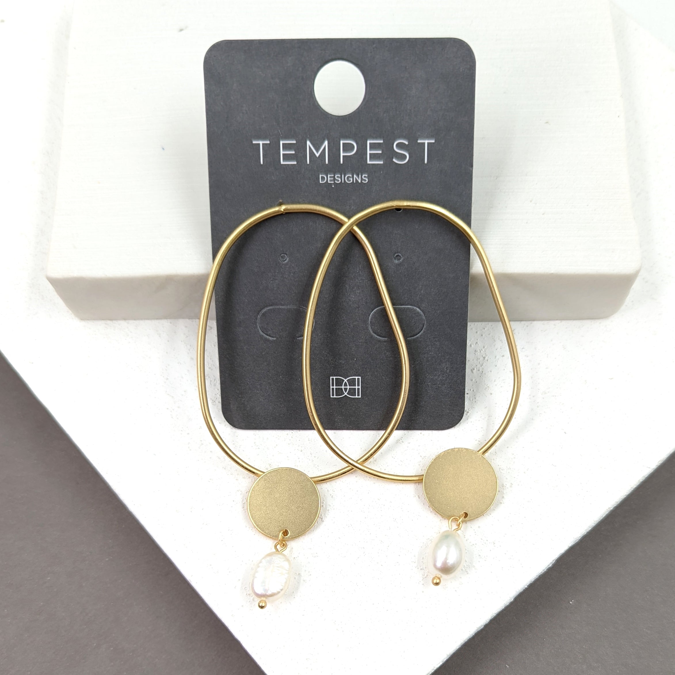 Open organic shape with real pearl and disc elements – Tempest Designs